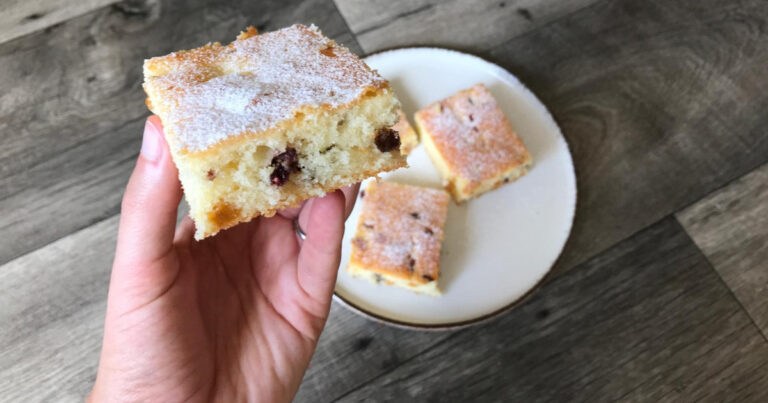 Recept: Tvarohová buchta na plech se sušeným mangem